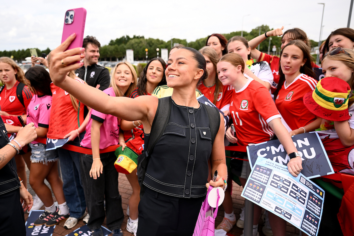 Ffion Morgan ready to inspire on the EURO stage